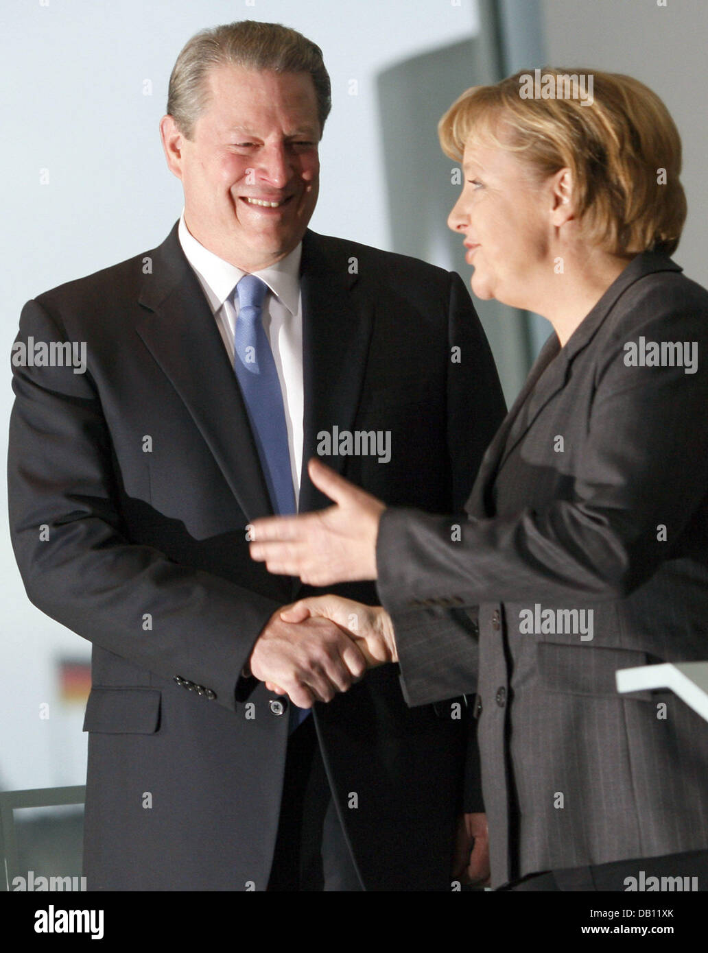 German Chancellor Angela Merkel (R) shakes hands with Peace Nobel Prize ...