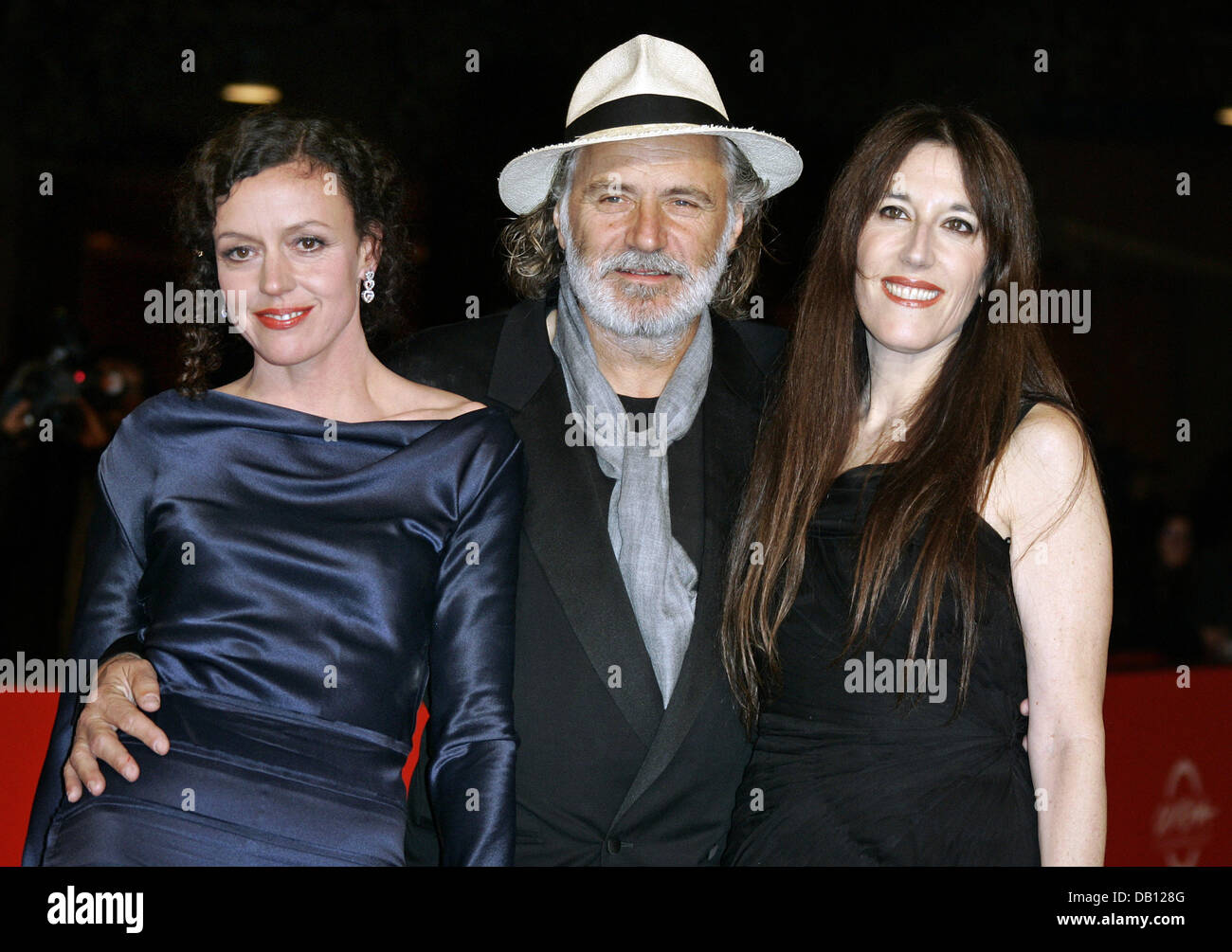 The picture shows German director Maria Schrader (L) posing with actor ...