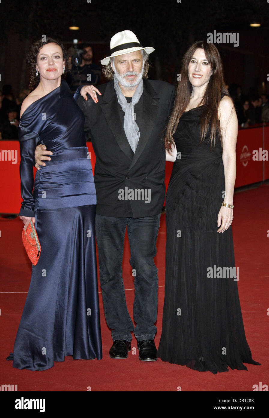 The picture shows German director Maria Schrader (L) posing with actor ...