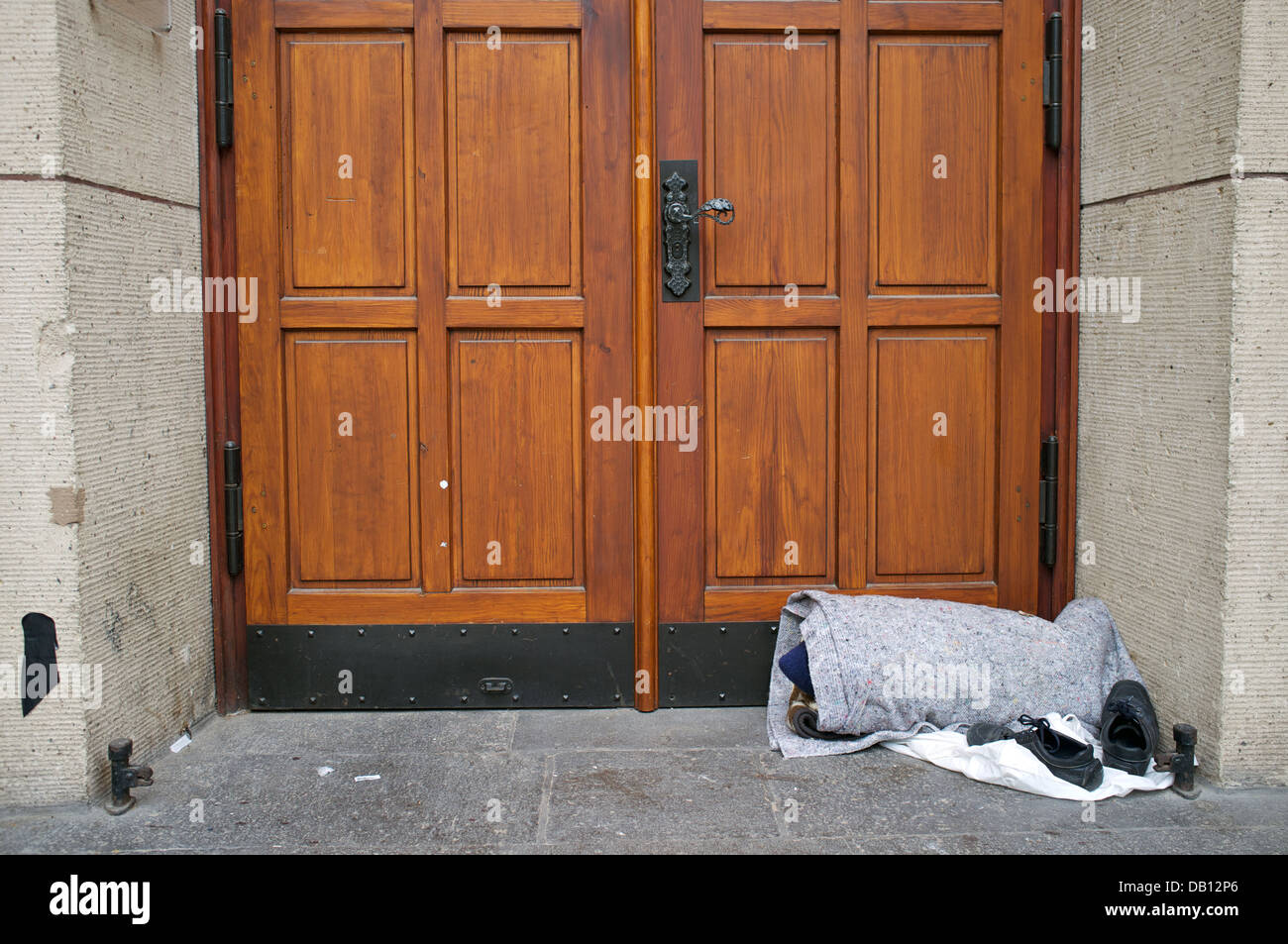 Homeless shelter hi-res stock photography and images - Alamy