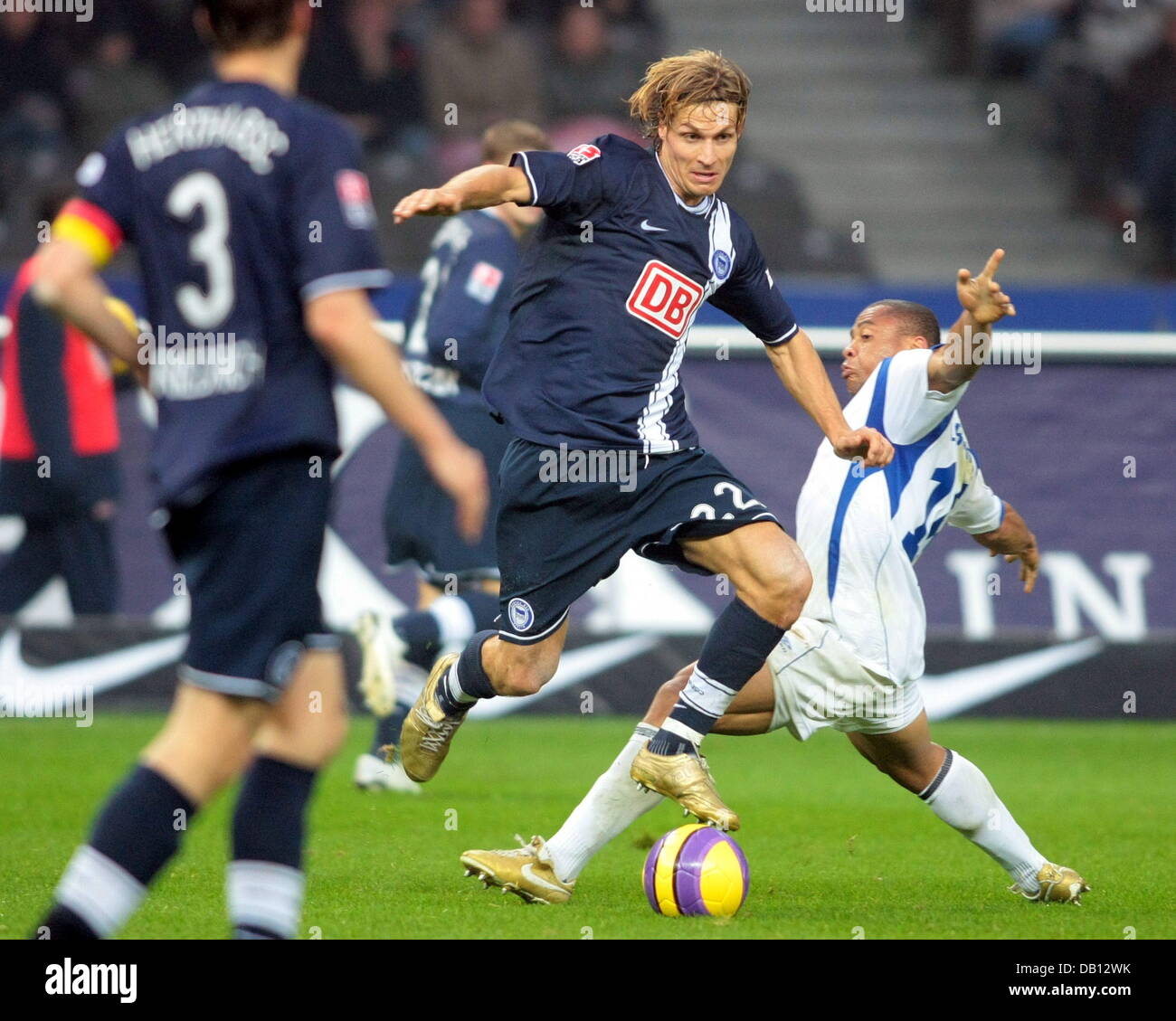 Berlin?s Tobias Grahn (C) in action during the Bundesliga match Hertha ...