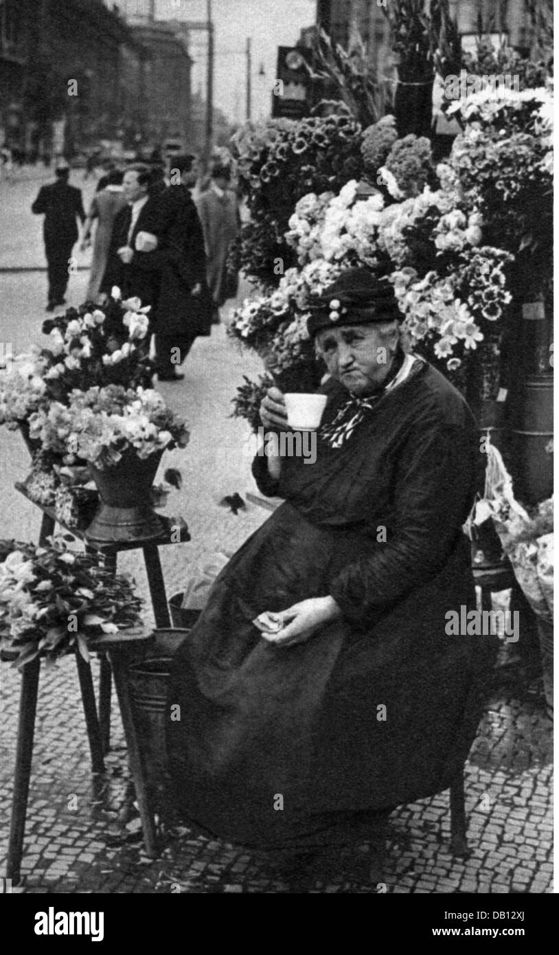 Woman Holding Flowers 1930s High Resolution Stock Photography and ...