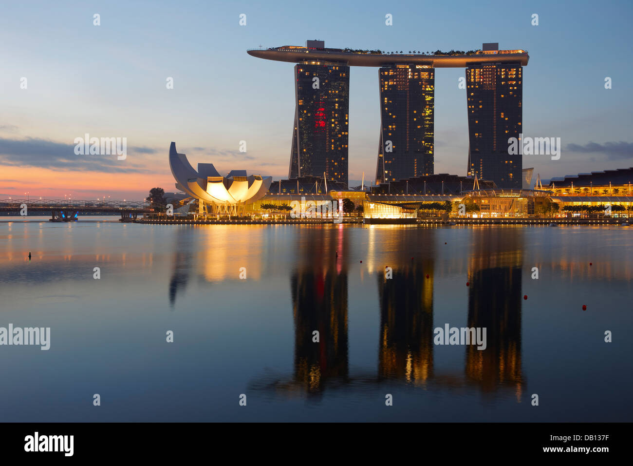 ArtScience Museum and Marina Bay Sands Hotel, Singapore Stock Photo - Alamy