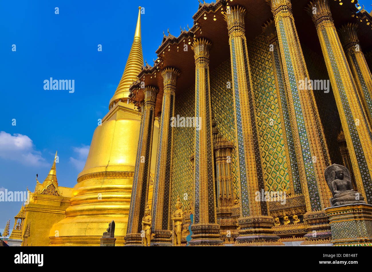 Detail of temple in Grand palace temple in Bangkok Stock Photo - Alamy