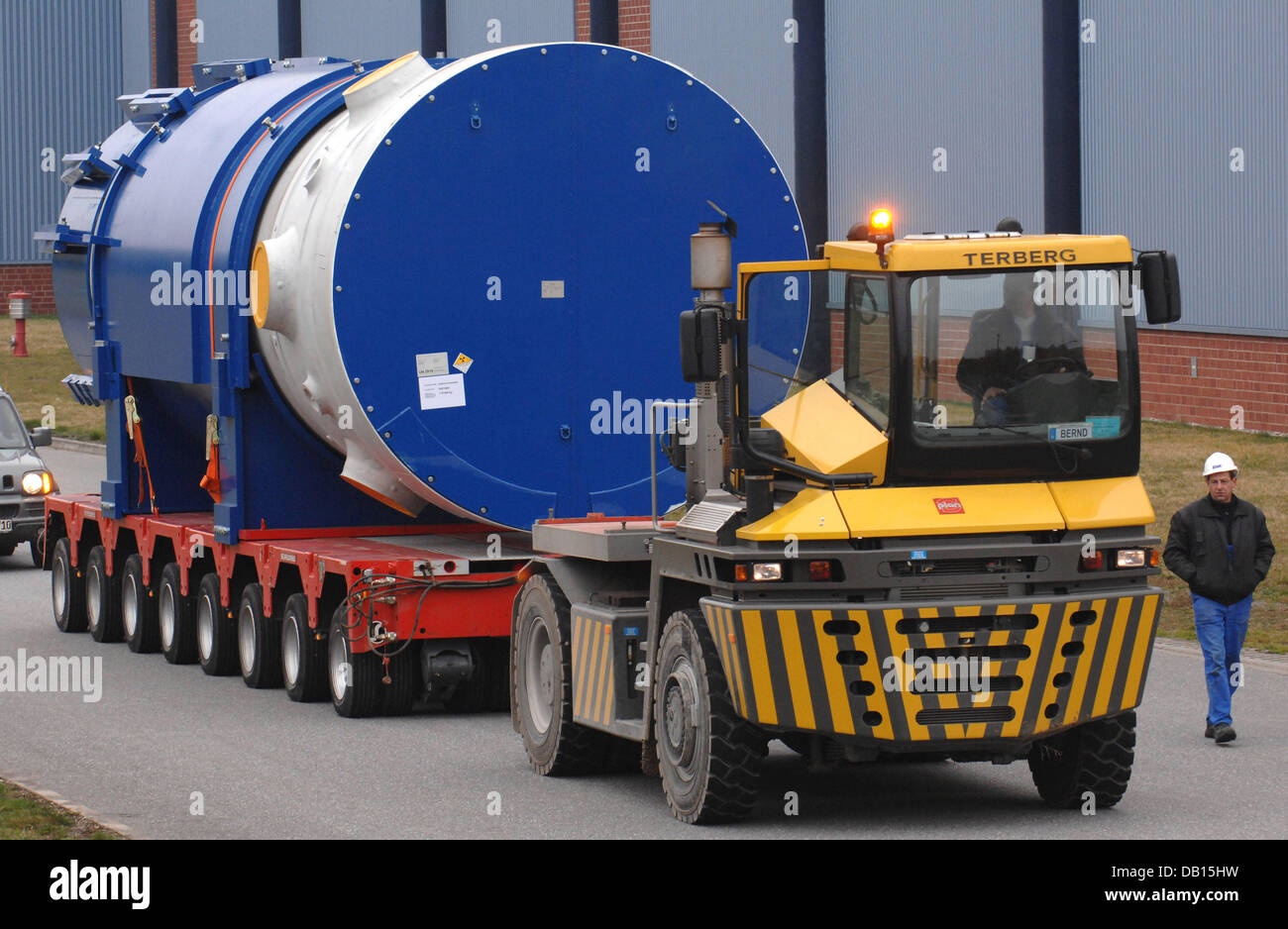 Reactor pressure vessel nuclear power hi-res stock photography and ...