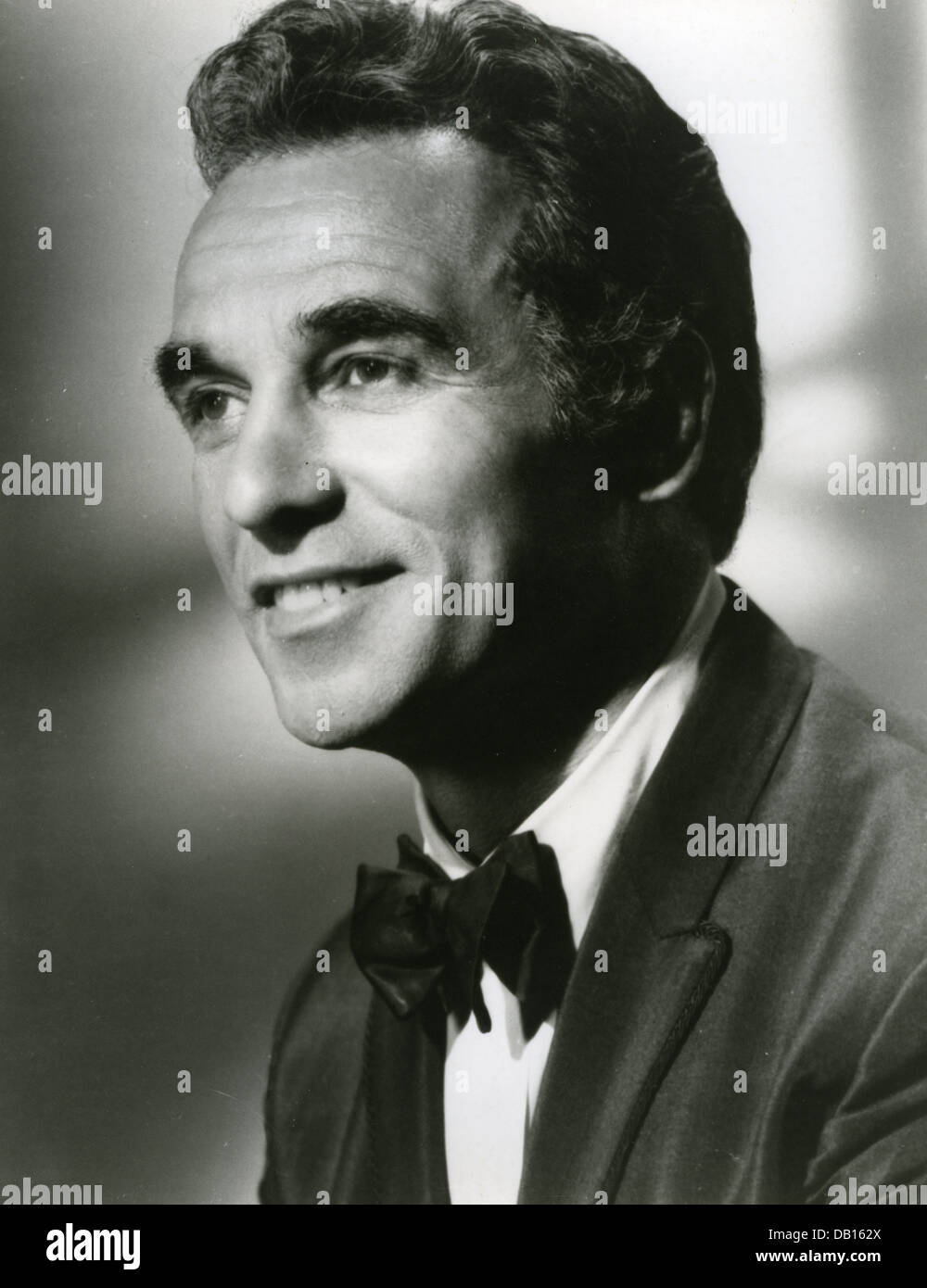 ENZO STUARTI (1919-2005) Italian-American tenor singer Stock Photo - Alamy