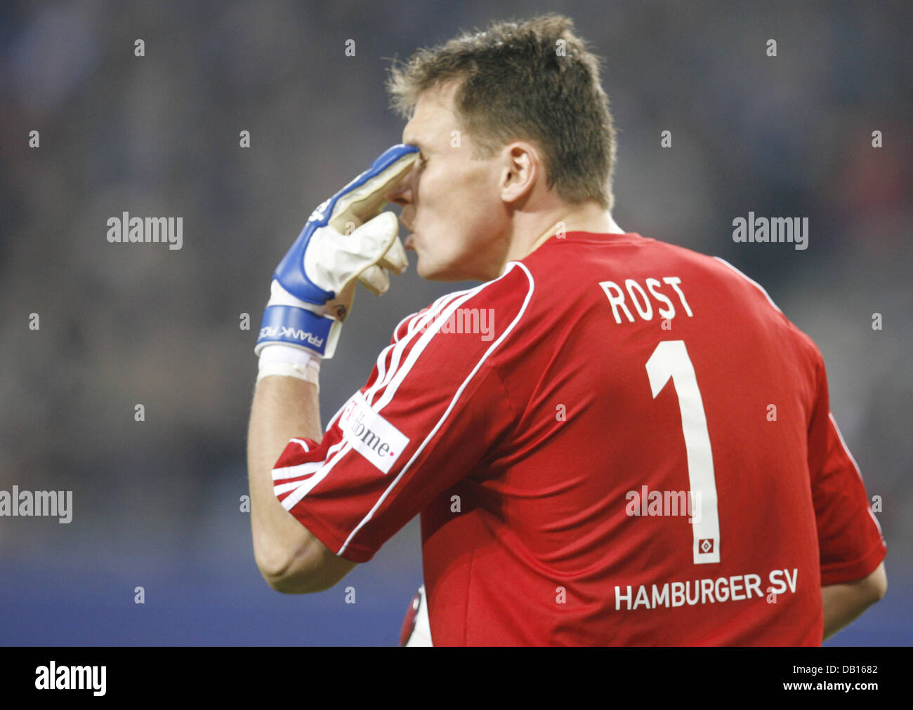 Goalkeeper of Hamburger SV Frank Rost gestures to his defenders during ...