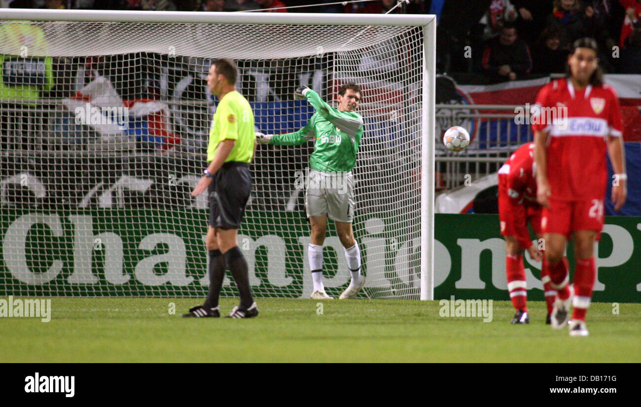 Raphael Schaefer, goalkeeper of VfB Stuttgart, throws the ball out of ...