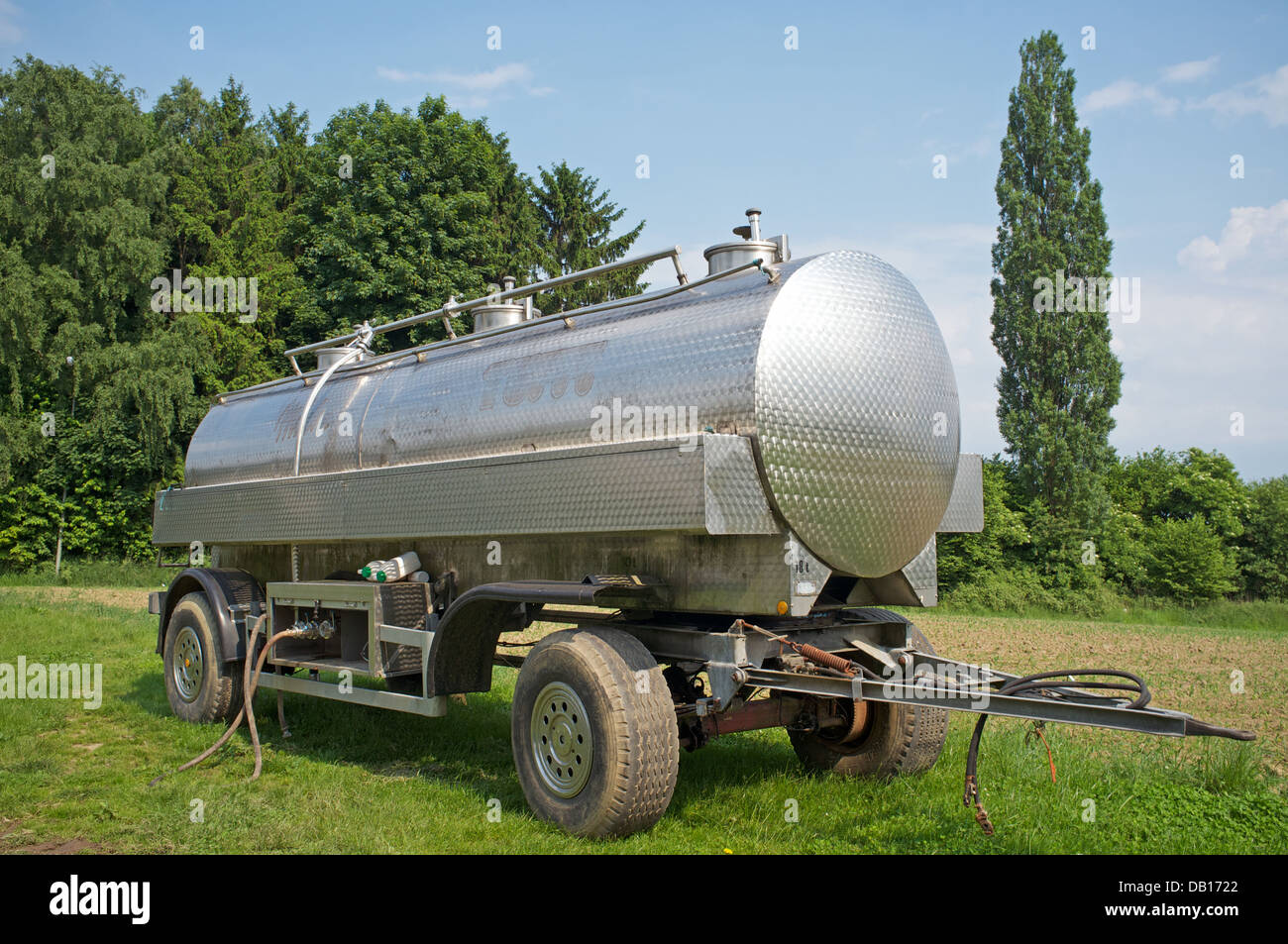 Milk tanker hi-res stock photography and images - Alamy