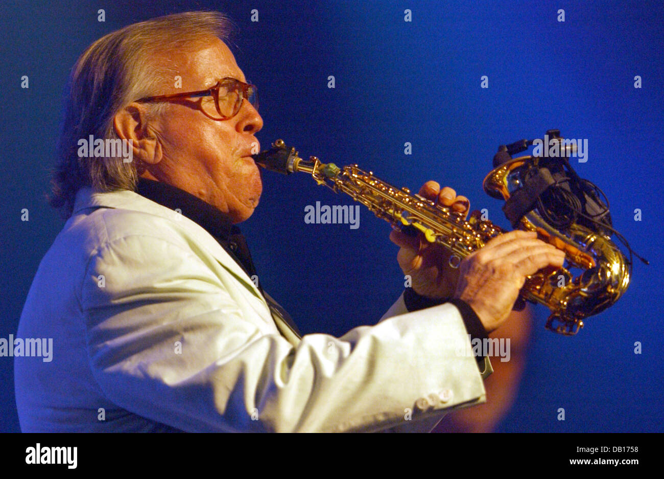 Klaus doldinger passport hi-res stock photography and images - Alamy