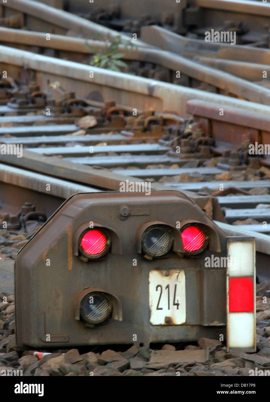 Drivers signal hi-res stock photography and images - Alamy