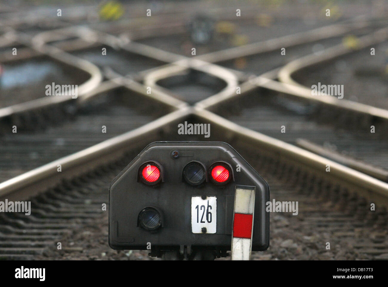Drivers signal hi-res stock photography and images - Alamy