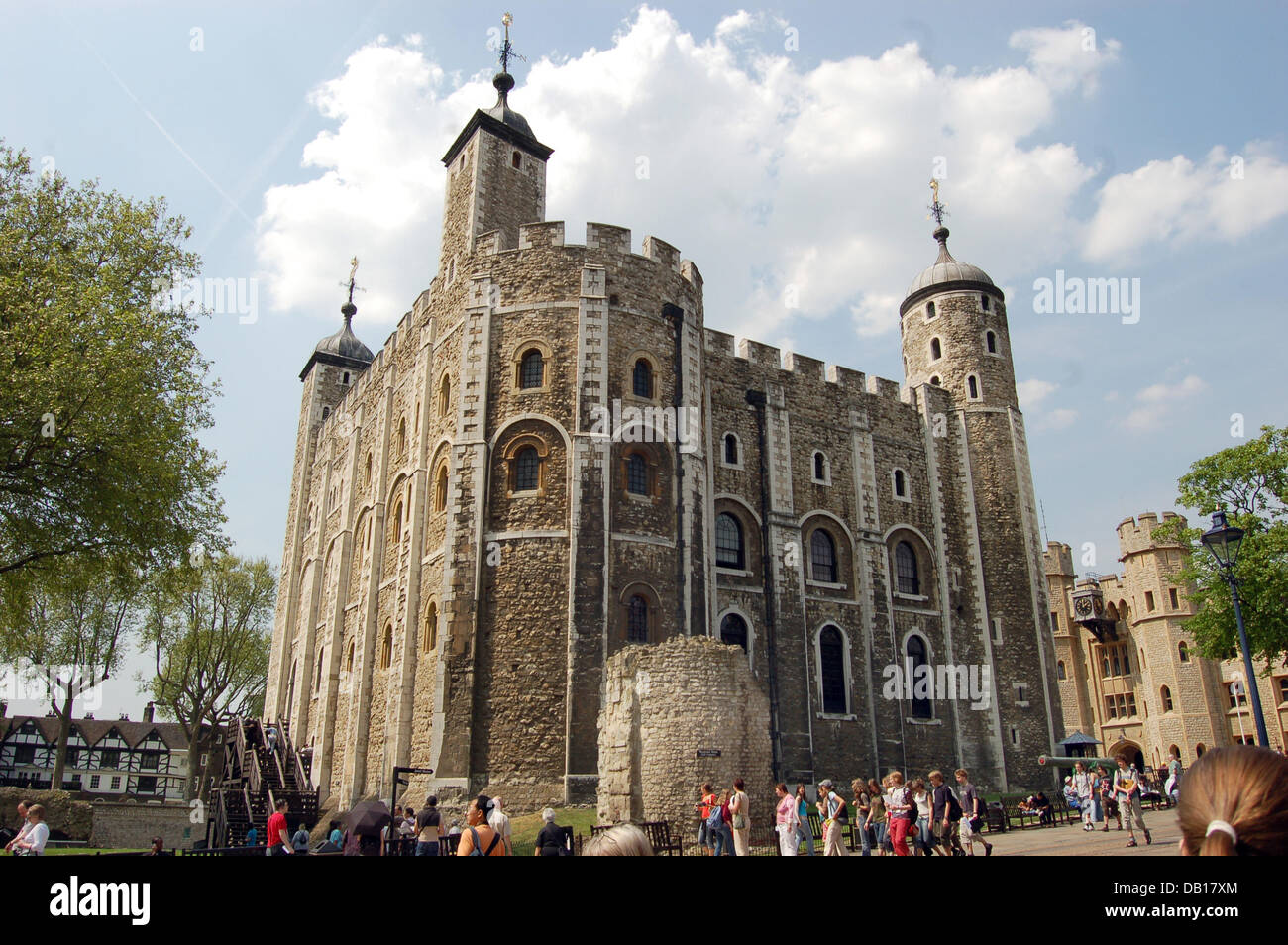 The picture shows the White Tower, centrepiece of the Tower of London ...