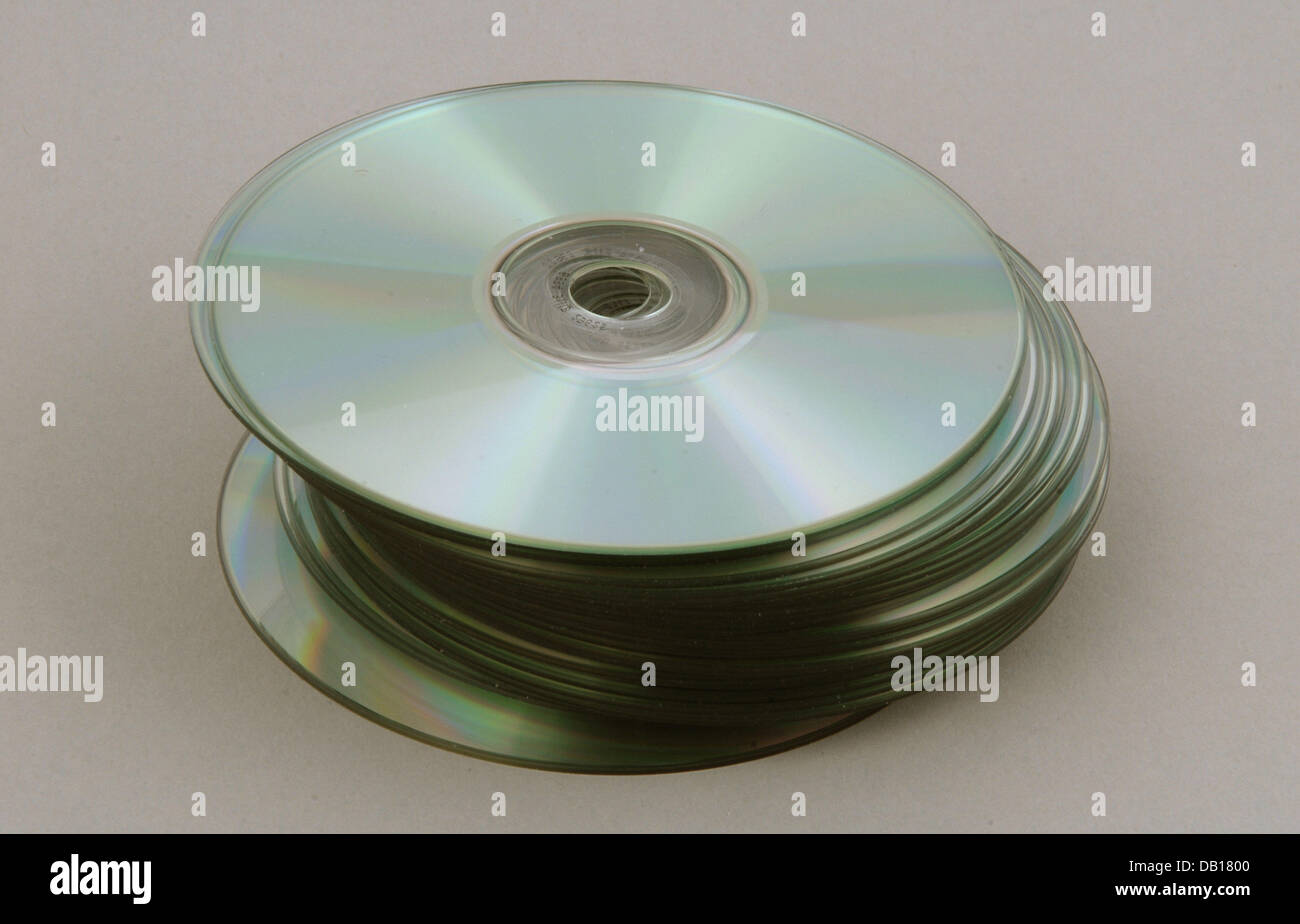 Blank CDs pictured in Straubing, Germany, 13 November 2007. Photo ...