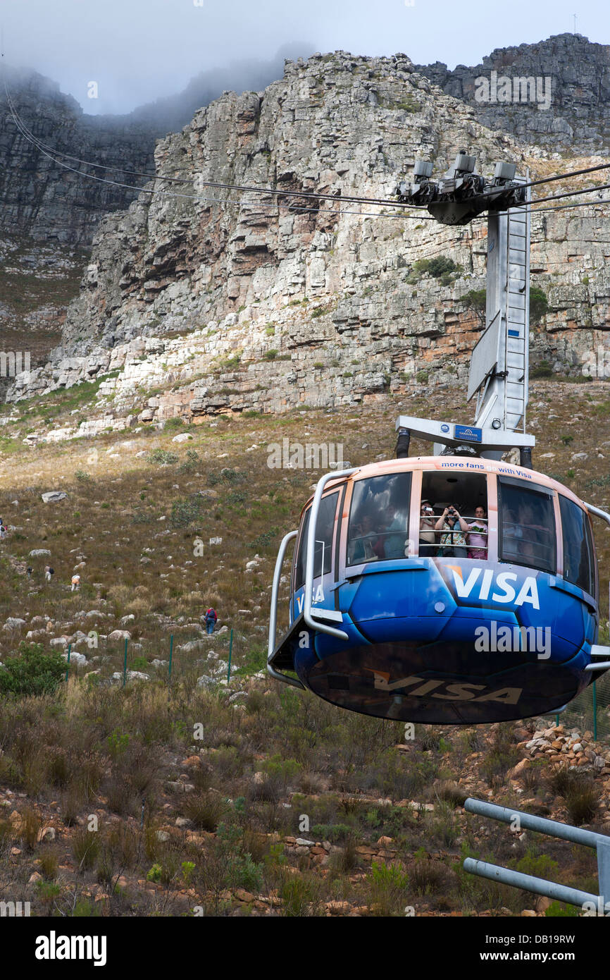 Cable car going up Table Mountain into the low cloud Stock Photo - Alamy