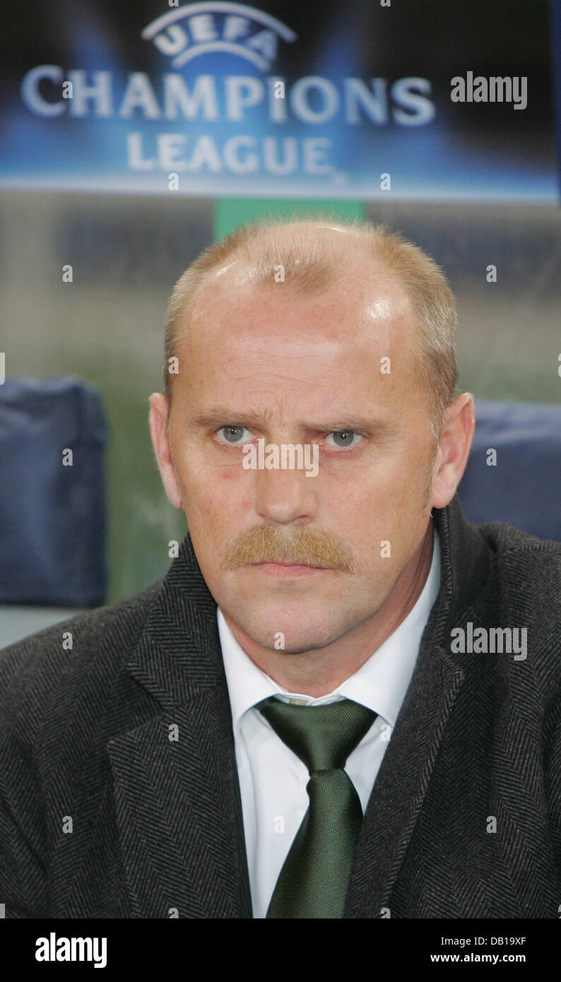 Bremen head coach Thomas Schaaf pictured on the bench during the UEFA ...