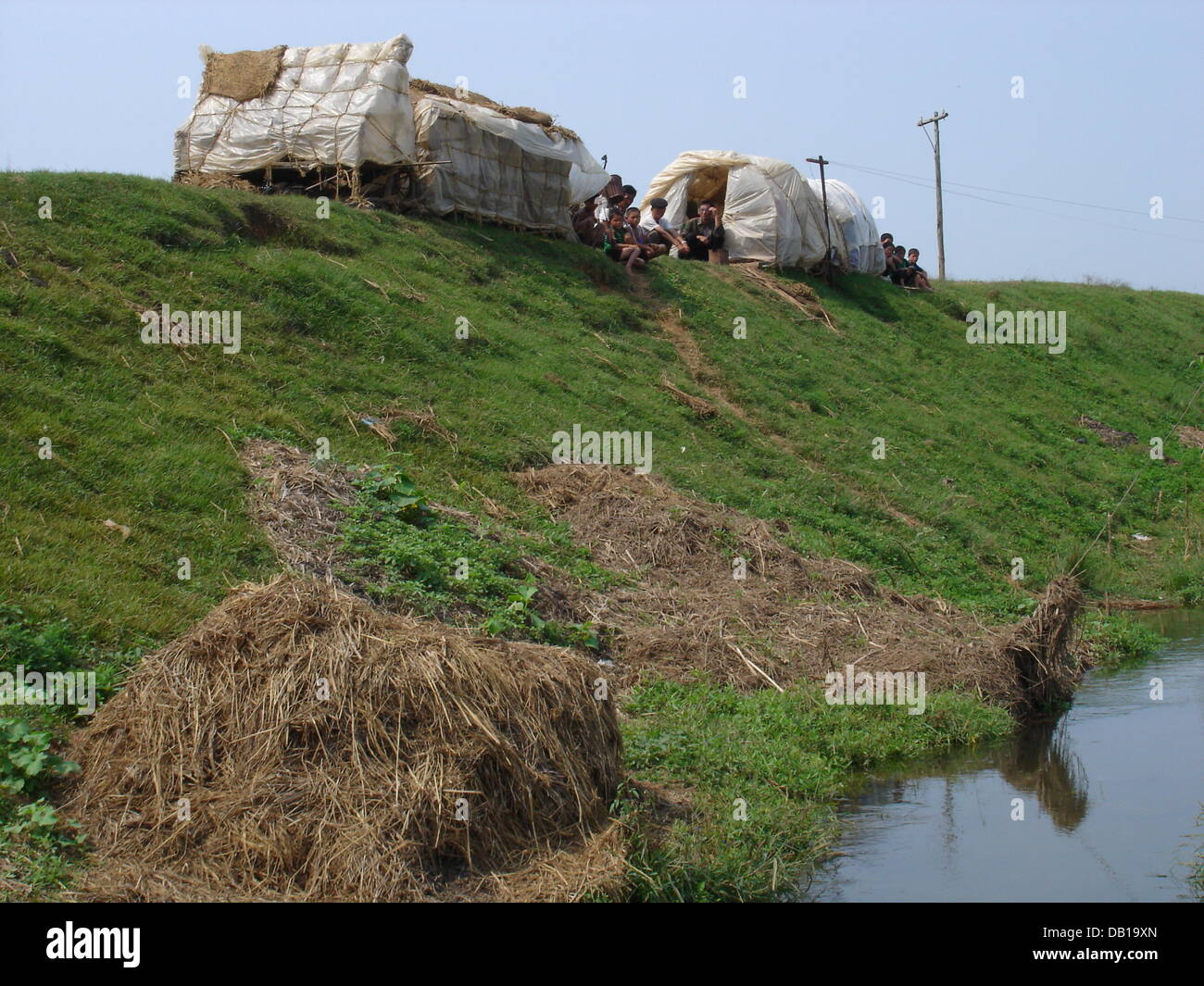 Homeless flood victims hide in emergency accomodations at Sohung river ...