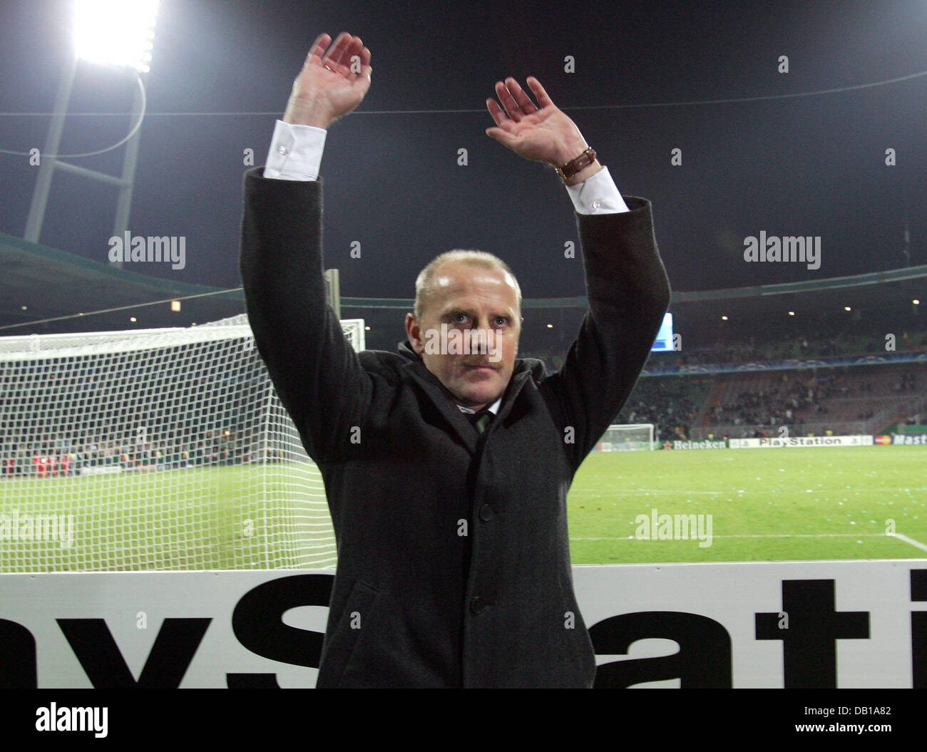 SV Werder Bremen coach Thomas Schaaf celebrates his team's 3-2 victory ...
