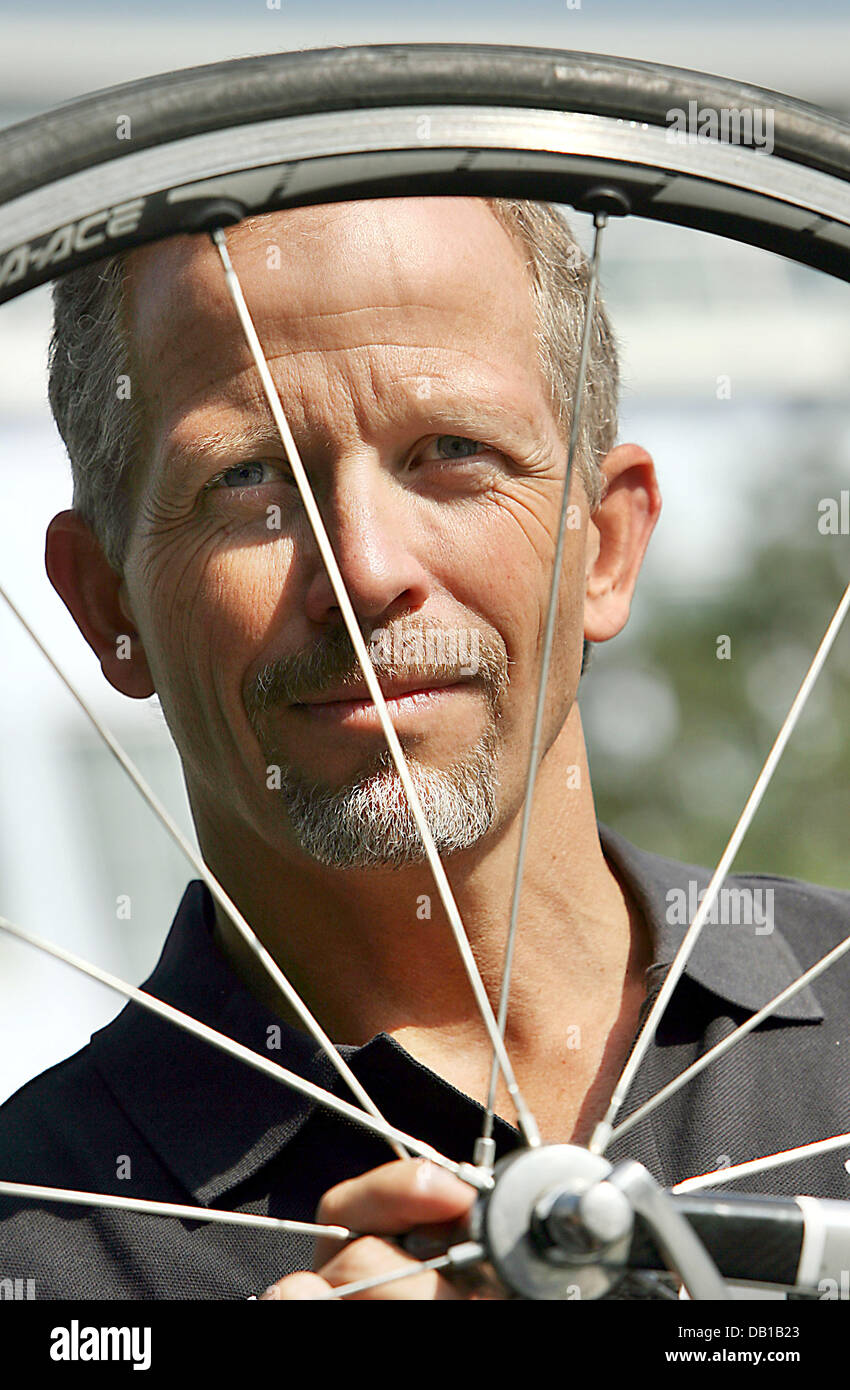 (dpa file) The file pictured dated 27 September 2006 shows former ...