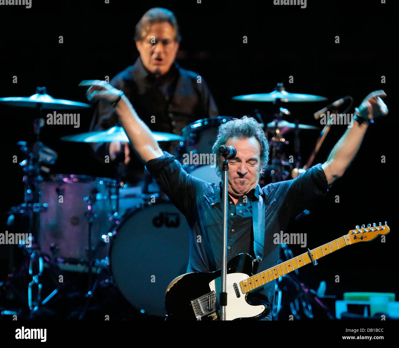 Photo of bruce springsteen performing in concert hi-res stock ...