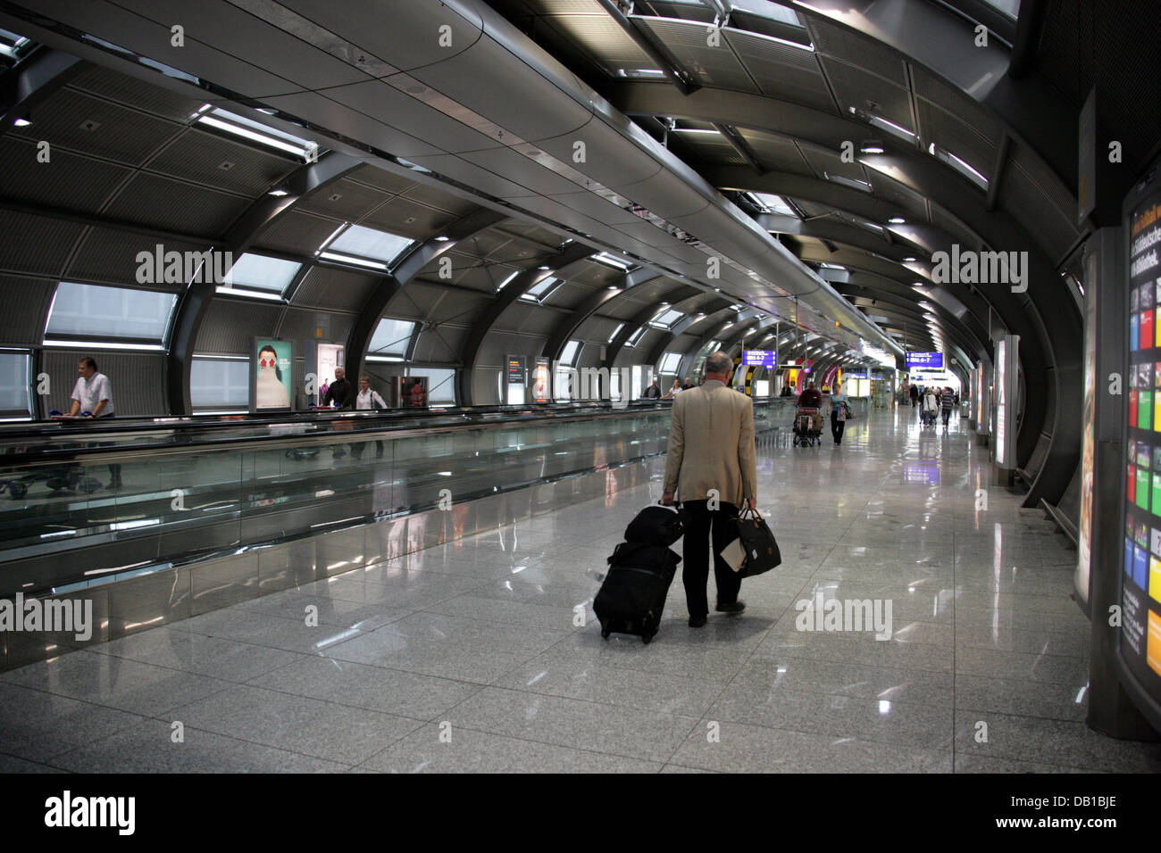(dpa file) The file picture dated 2006 shows the junction of Frankfurt ...