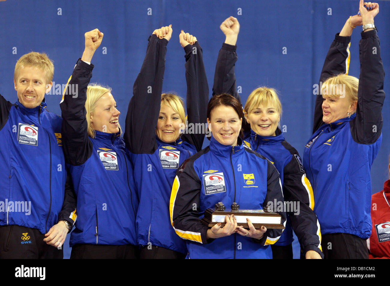 The women's national curling team of Sweden (L-R) coach Stefan Lund ...