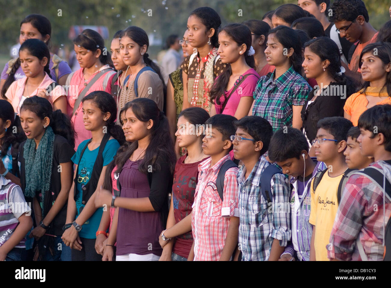 India Gate, New Delhi, India. 11th October 2011. Young Indian students ...