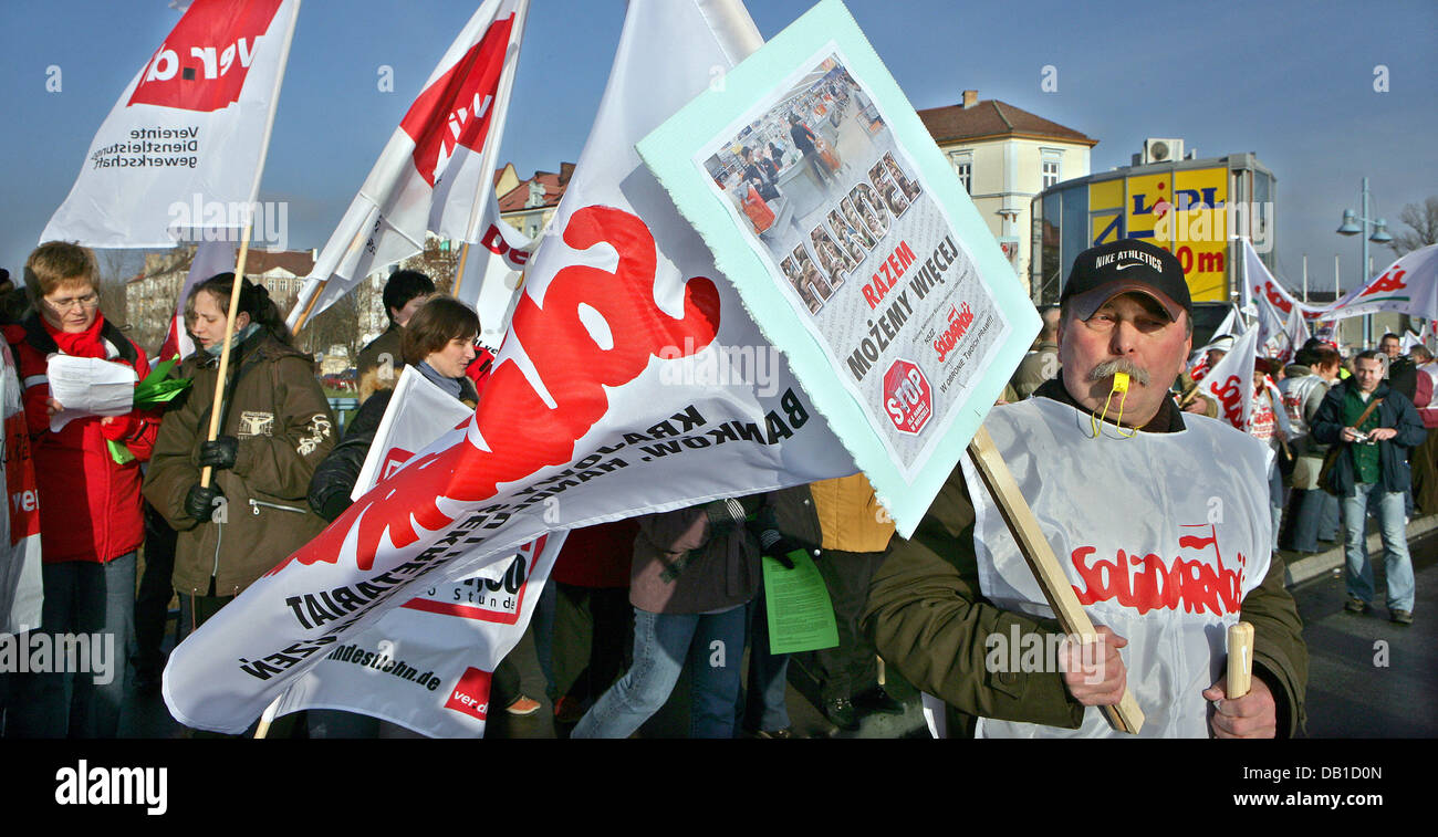 Members of the German labour union ver.di and the Polish labour union ...