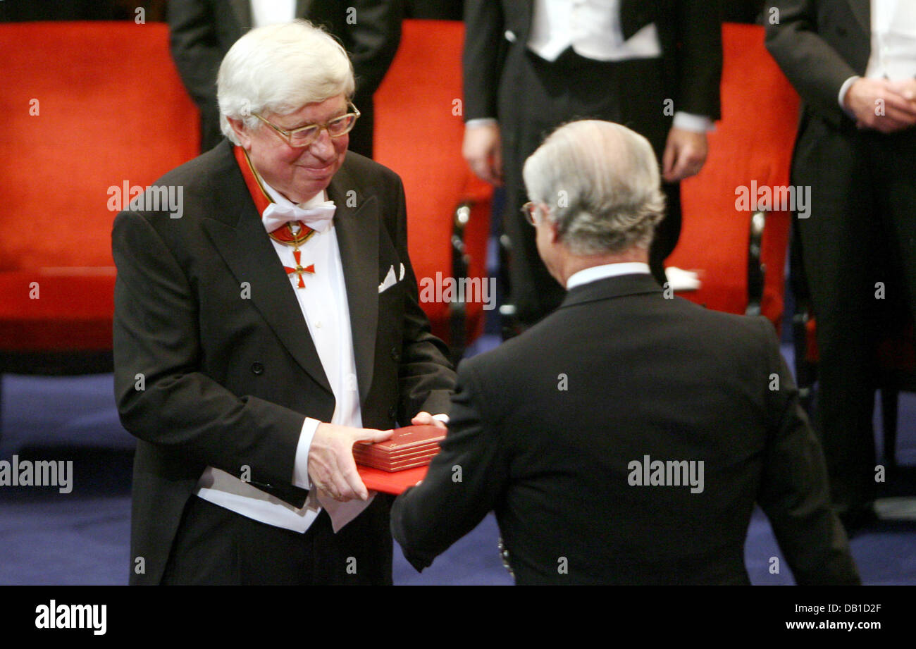 Kay nietfeld nobel prize medal hi-res stock photography and images - Alamy