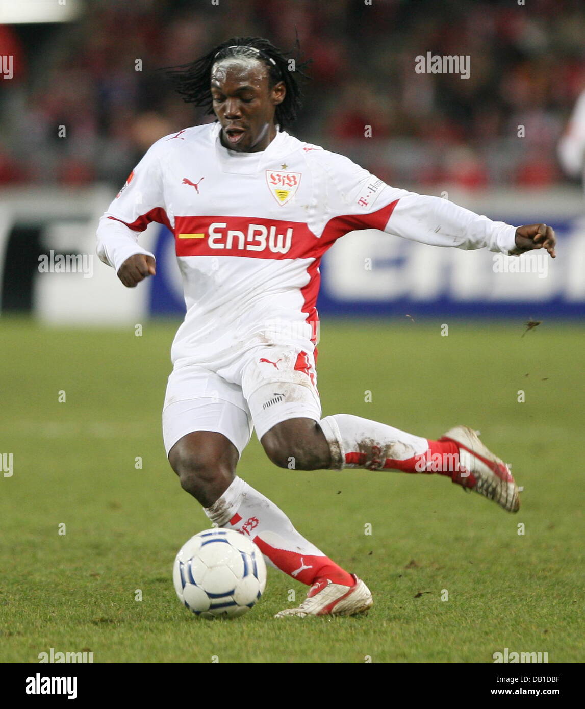 Stuttgart's Arthur Boka aus der Elfenbeinkueste controls the ball ...