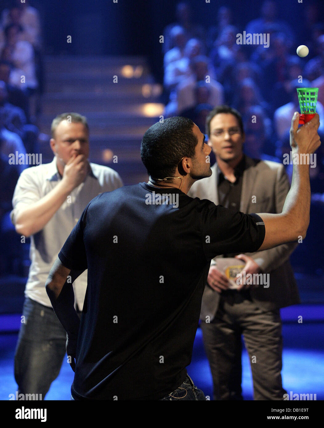 German TV show host Stefan Raab (L) and Matthias Opdenhoevel (R) watch ...