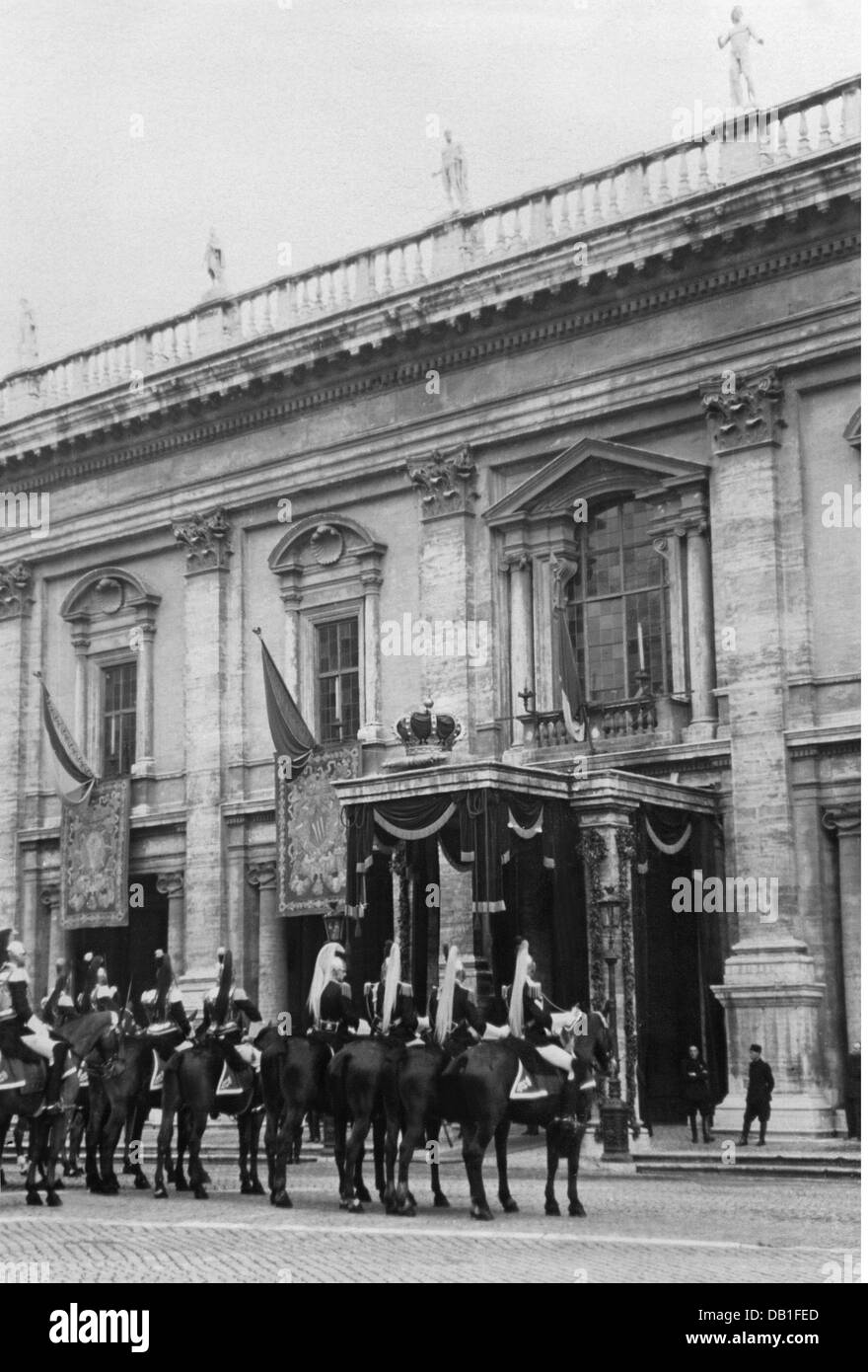 Italy guards Black and White Stock Photos & Images - Alamy