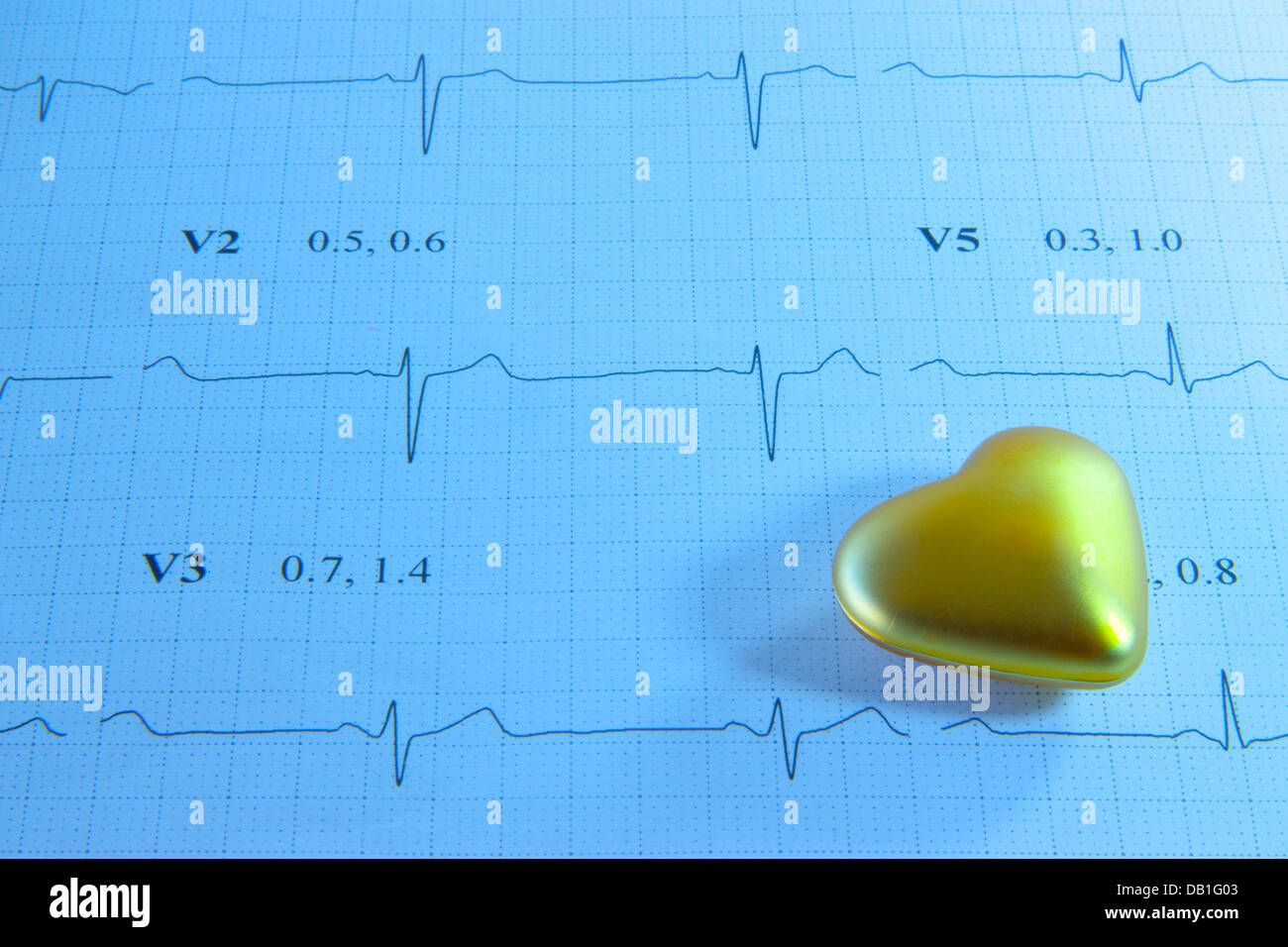 Golden heart on EKG printout Stock Photo - Alamy