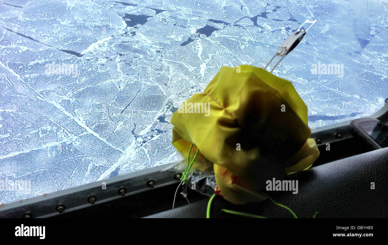 Dropsonde hi-res stock photography and images - Alamy