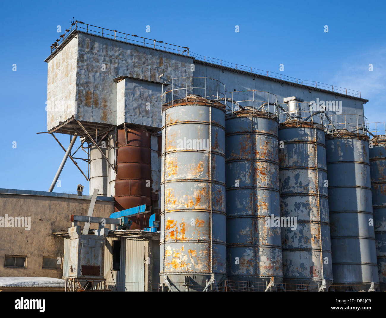 Tall tanks hi-res stock photography and images - Alamy