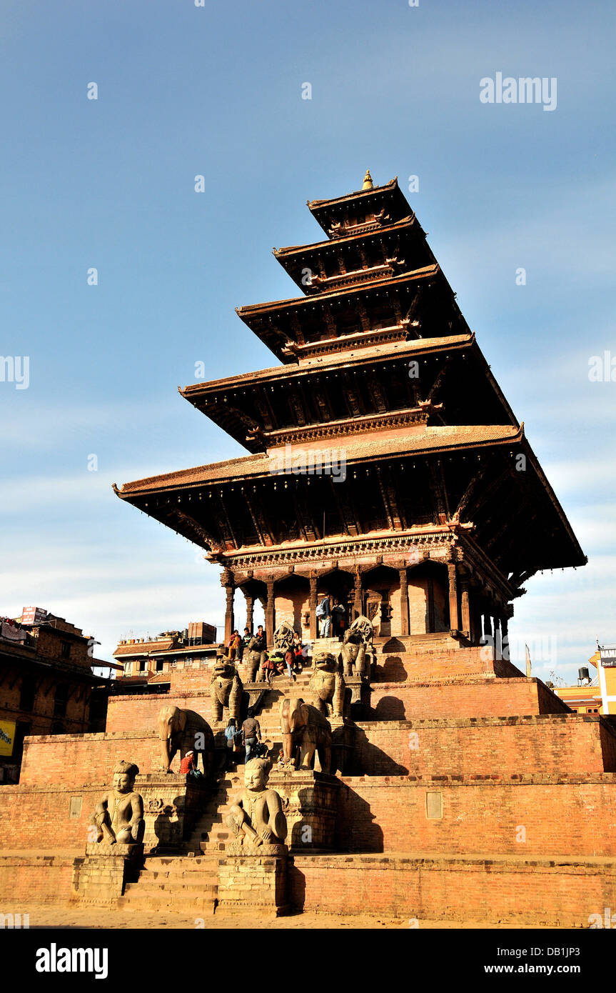 Five roof temple hi-res stock photography and images - Alamy