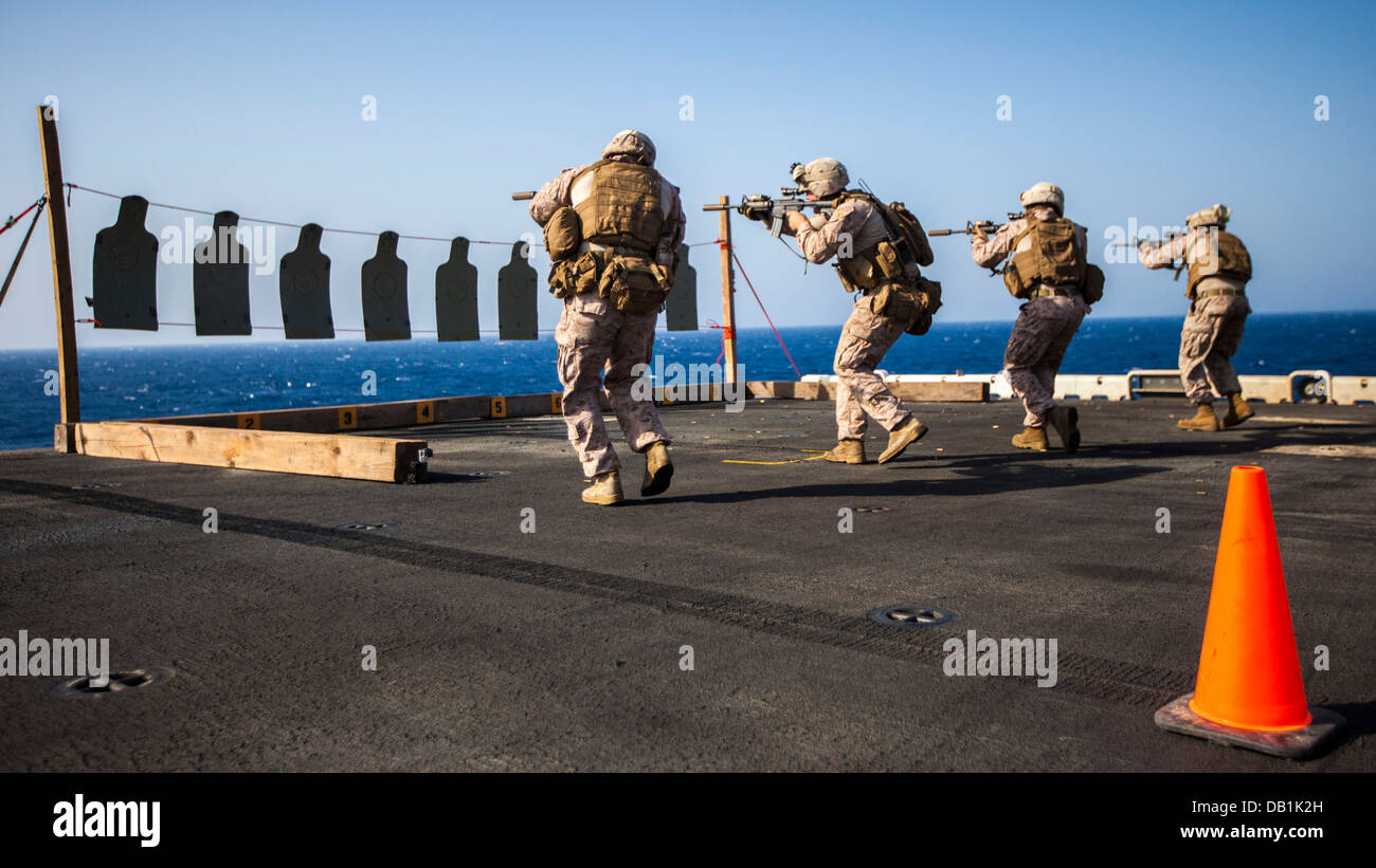 A scout sniper with scout sniper platoon hi-res stock photography and ...