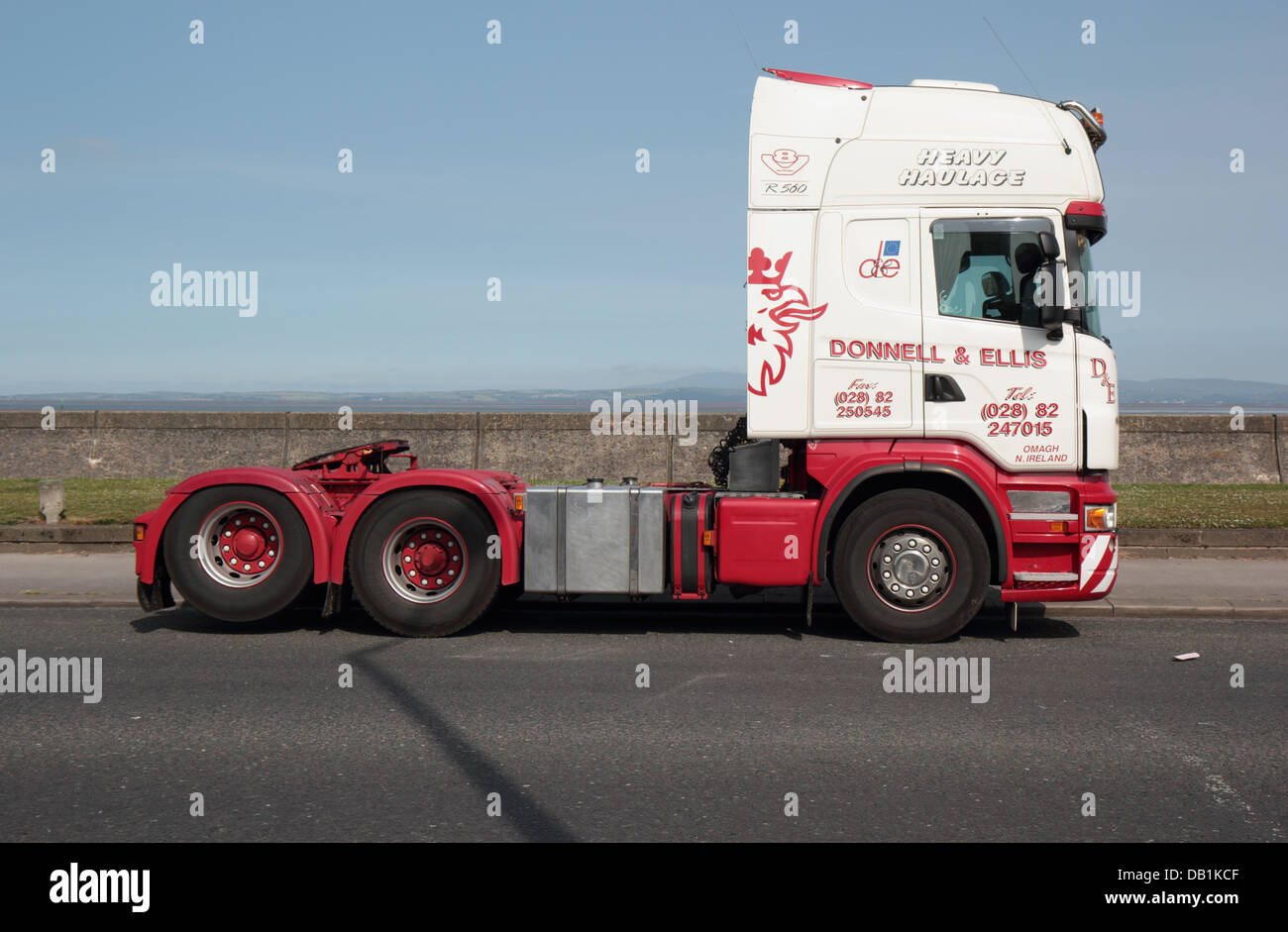 Articulated tractor unit hi-res stock photography and images - Alamy