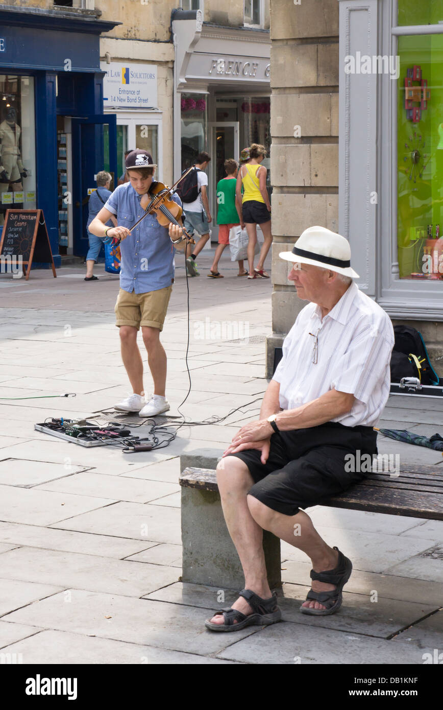 Street musician violin player busker hi-res stock photography and ...