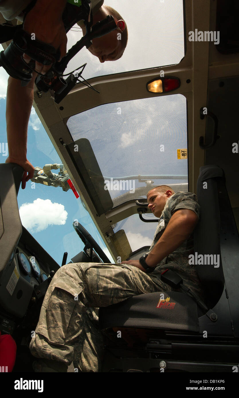 U s air force senior airman zach miller hi-res stock photography and ...