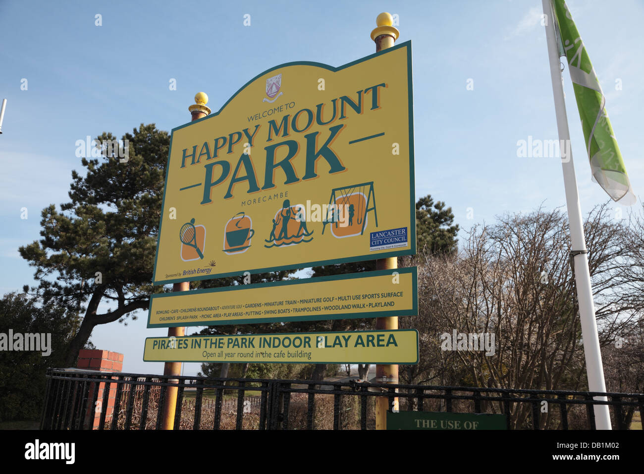 Public entrance sign hi-res stock photography and images - Alamy