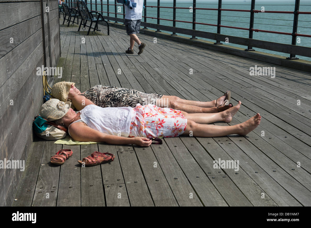 Seniors sunbathing hi-res stock photography and images - Alamy