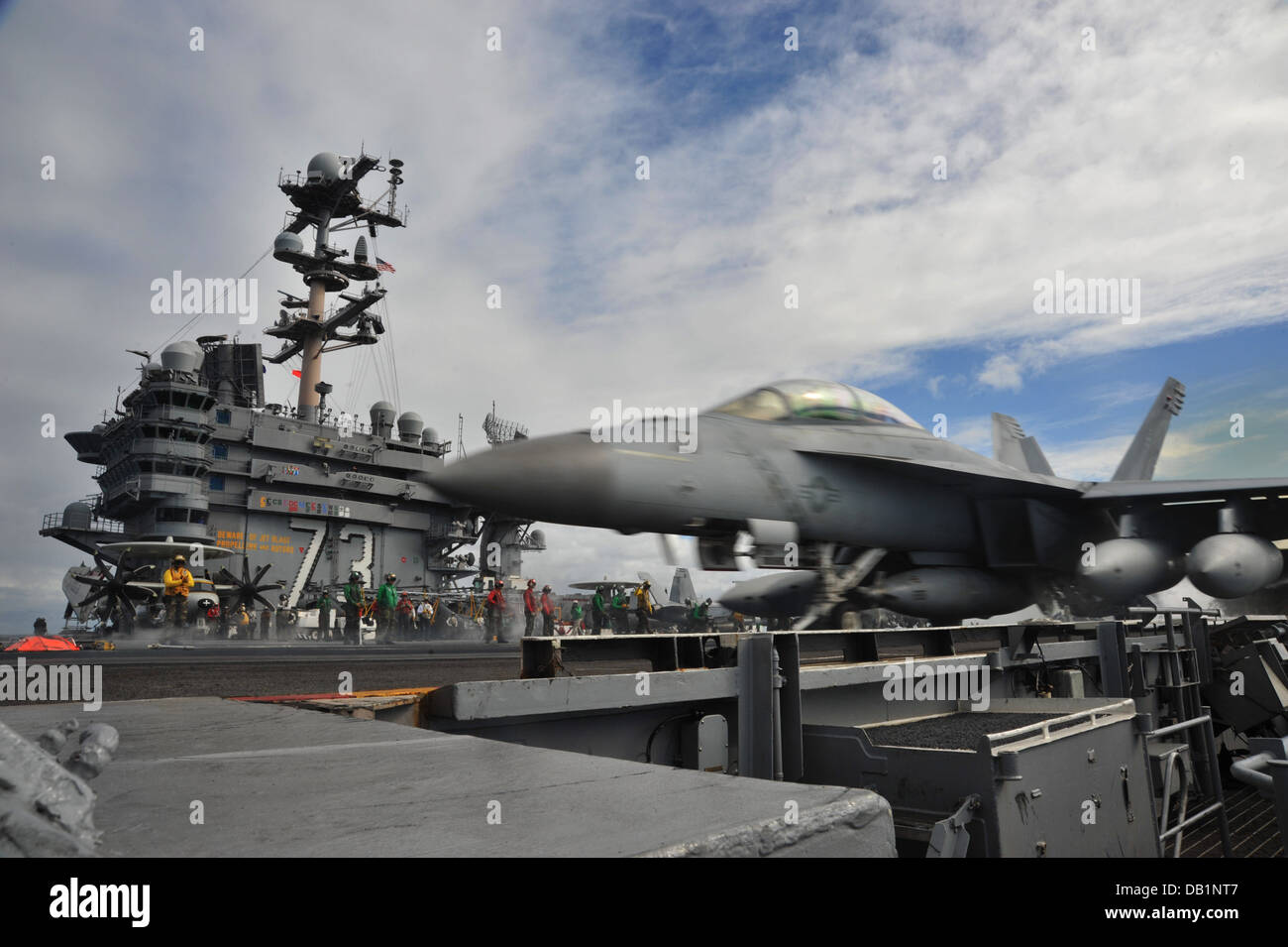 An F/A-18F Super Hornet from the "Diamondbacks" of Strike Fighter ...
