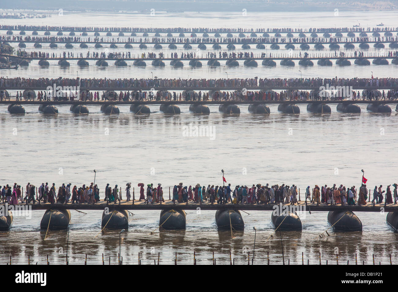 Pontoon bridges at the Kumbh Mela, Allahabad, India Stock Photo - Alamy