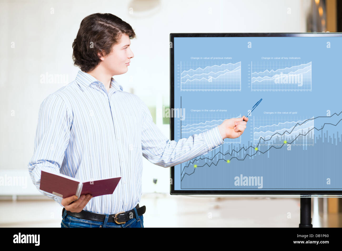 Multi monitor hi-res stock photography and images - Alamy