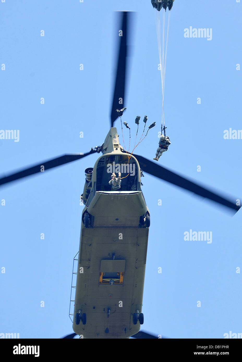 Italian folgore paratroopers brigade hi-res stock photography and ...
