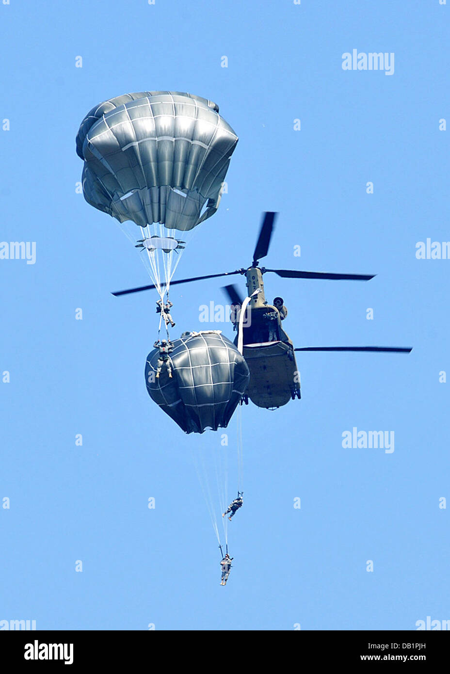 Paratroopers from the 173rd Airborne Brigade Combat Team participated ...