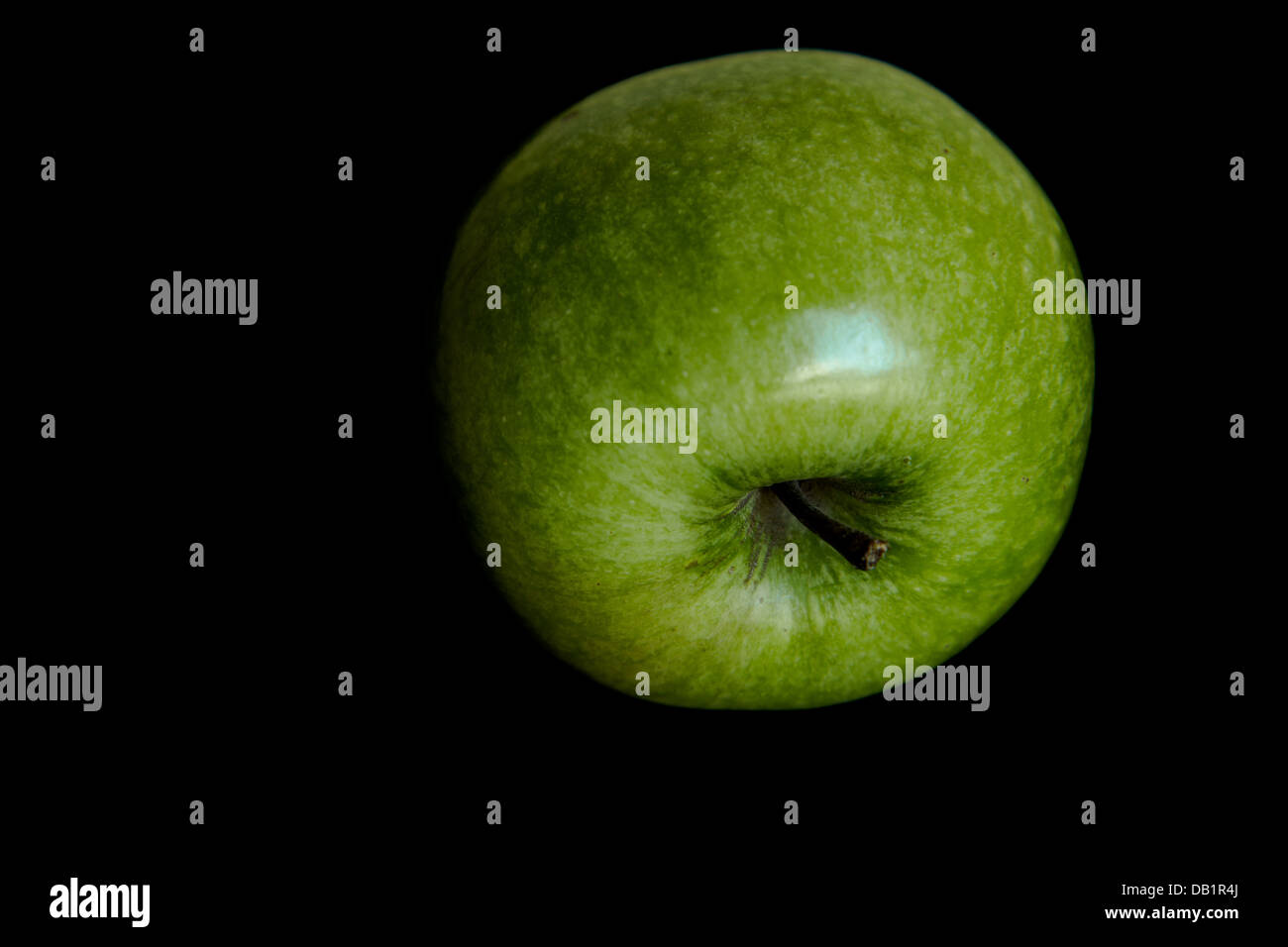 green apple isolate in black background Stock Photo - Alamy