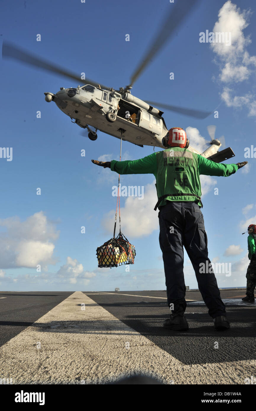 Aviation structural mechanic 2nd class justin meiners hi-res stock ...