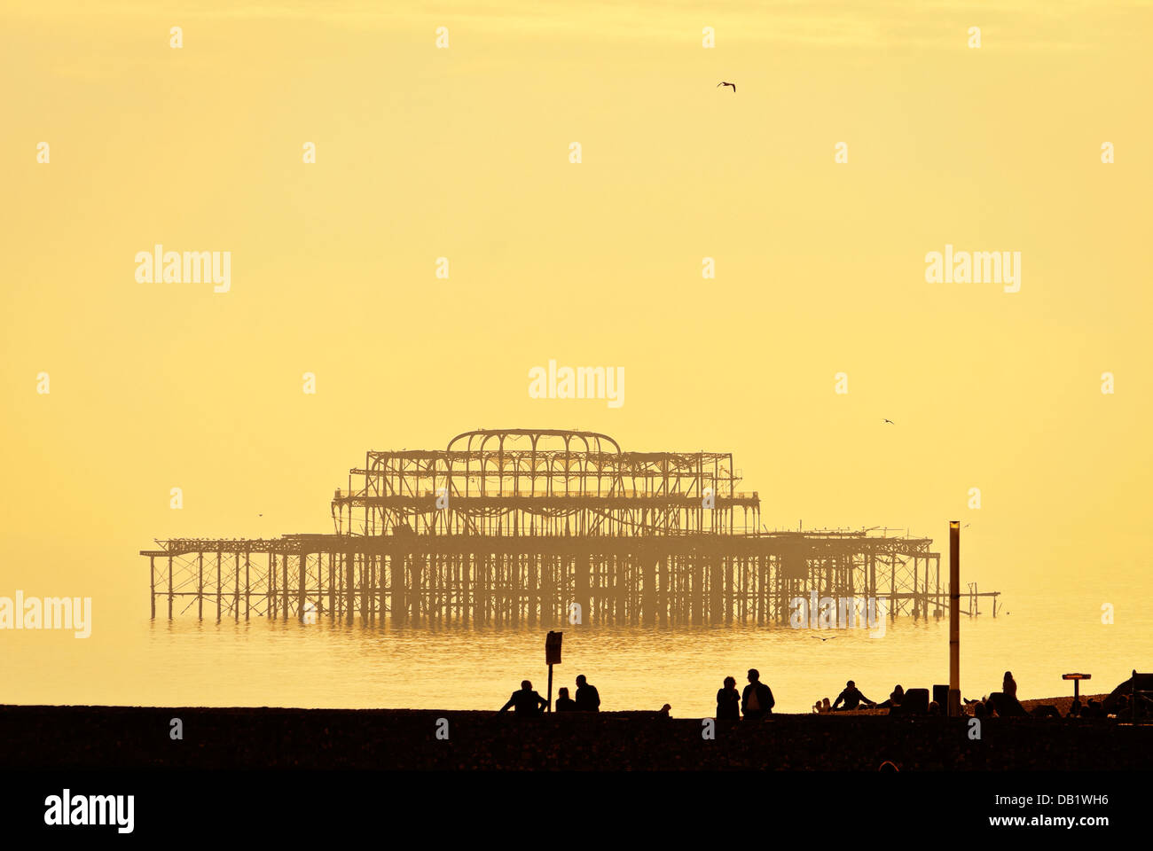 Brighton beach uk and sunrise hi-res stock photography and images - Alamy